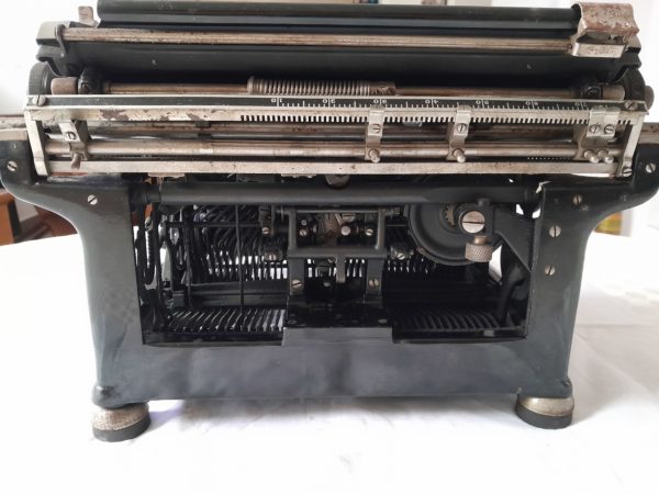 Machine à écrire : ancienne Underwood N°5 Machine à écrire : ancienne Underwood N°5